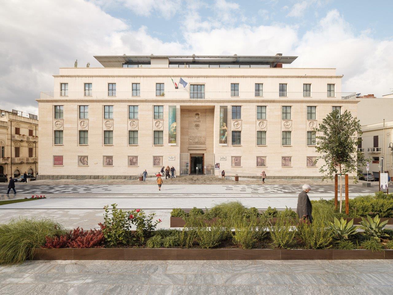 Natural stone stars in the regeneration of Piazza De Nava in Reggio ...