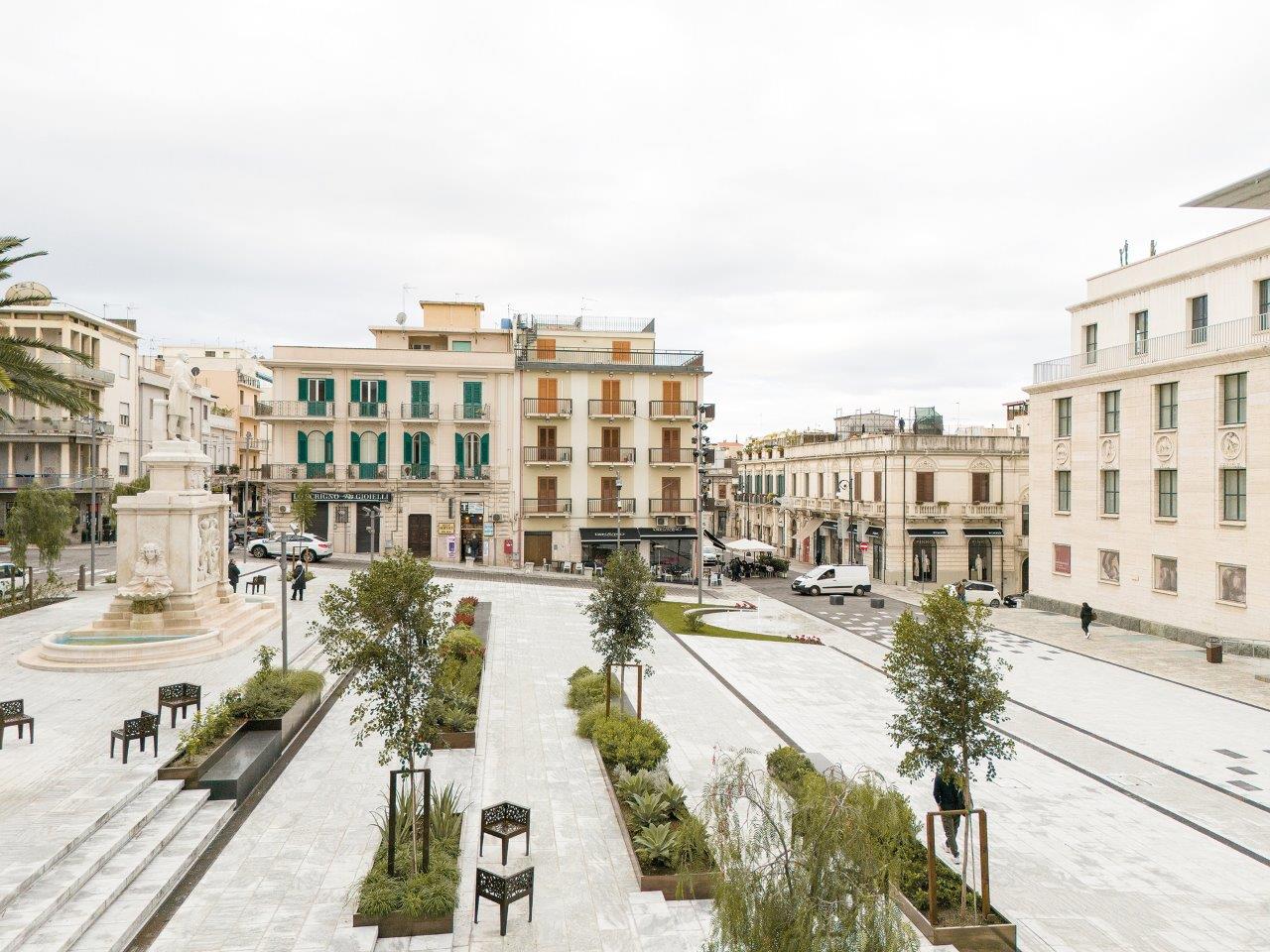 Natural stone stars in the regeneration of Piazza De Nava in Reggio ...